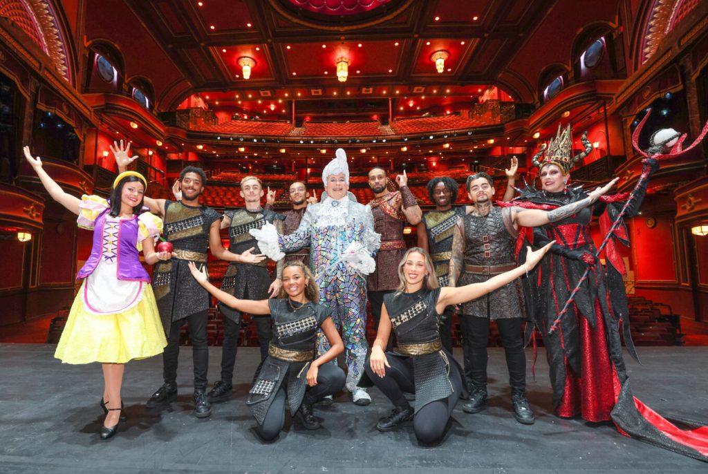 Enchanting Pantomime Images of Snow White and the Seven Dwarfs at the ...